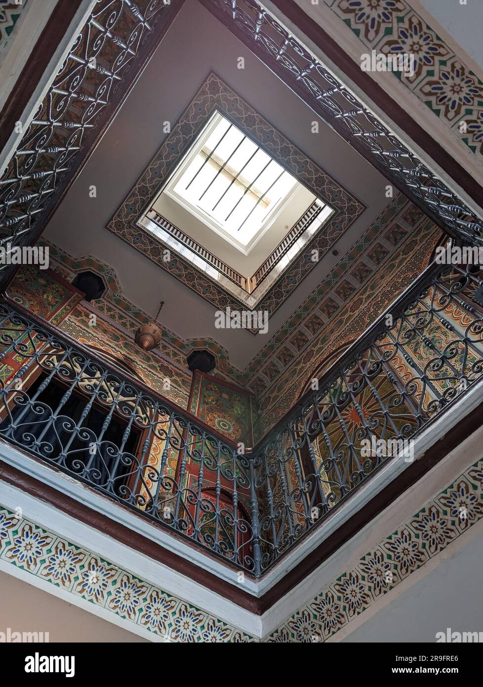 TANGER, MAROC - 03 AVRIL 2023 - décor oriental dans l'ancien hôtel ...