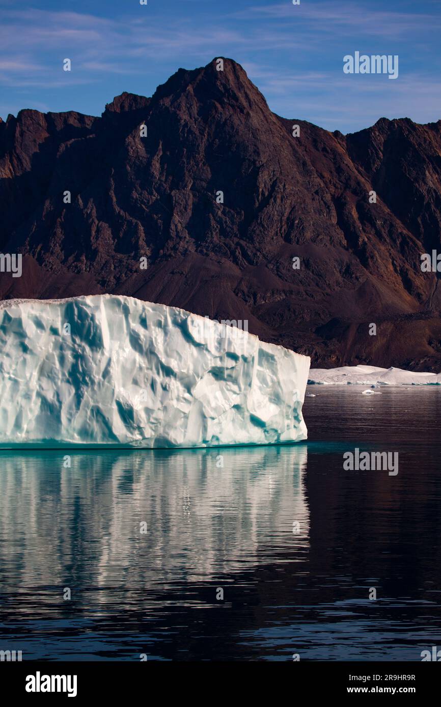 Iceberg près de Nugatsiaq, baie de Baffin, Groenland, 2009. Selon une étude publiée en 2023, la ...
