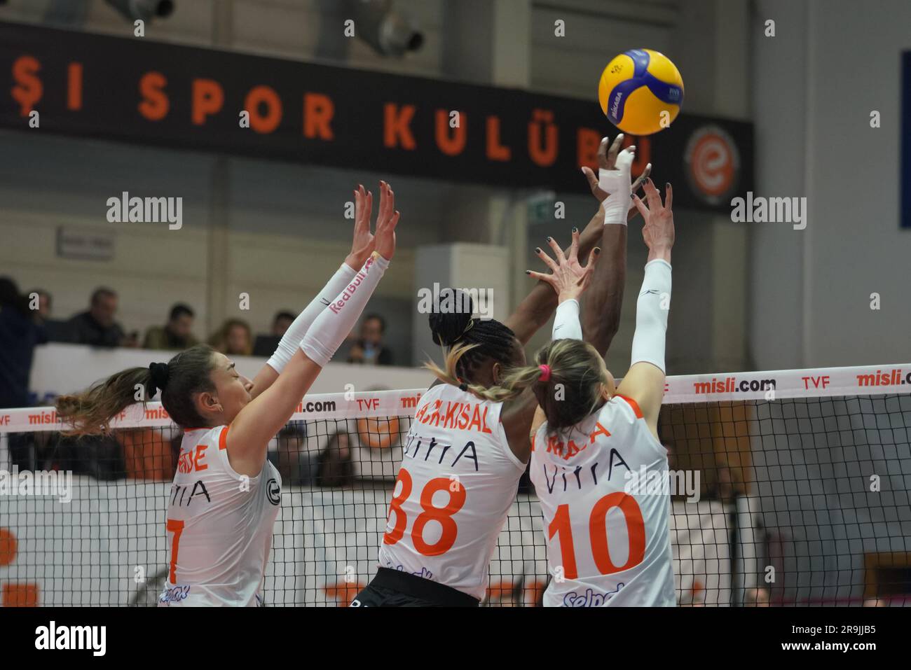 ISTANBUL, TURKIYE - 14 JANVIER 2023: Sinead Jack-Kisal et Maja ...