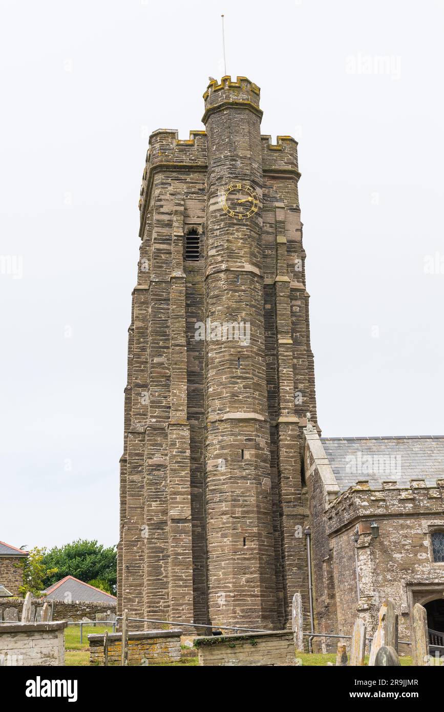Leaning clock tower Banque de photographies et d’images à haute ...
