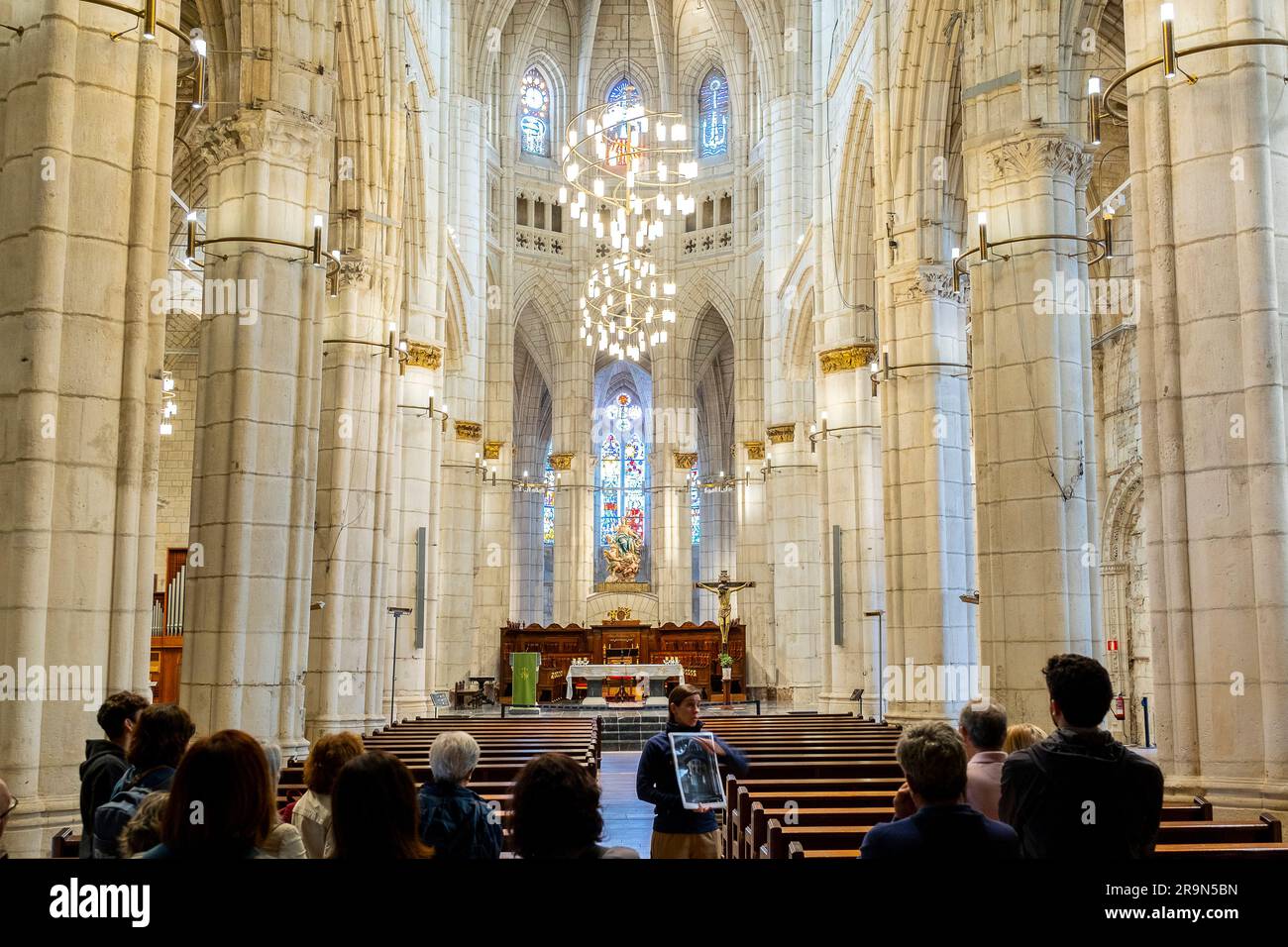 Visite guidée, dans la Catedral Vieja, ou Catedral de Santa Maria ...