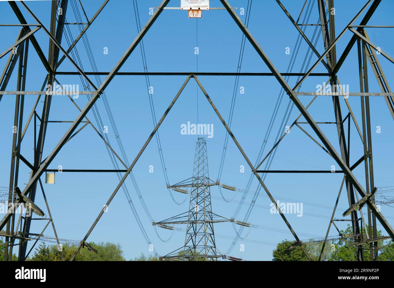 J'aime les pylônes d'électricité; je trouve leurs formes abstraites et ...