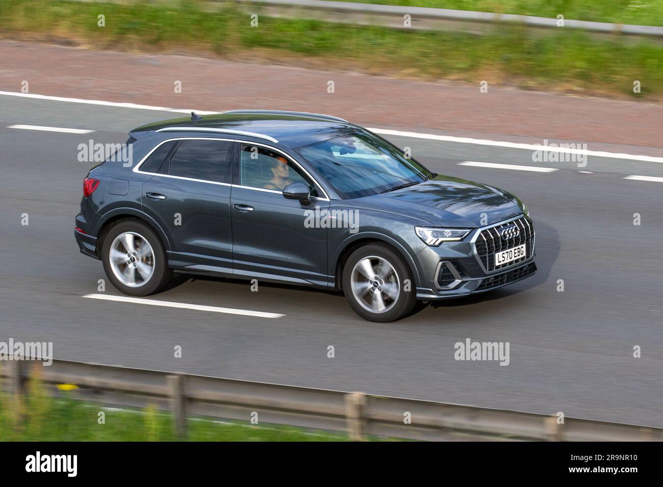 Audi q3 s line 35 tfsi mhev Banque de photographies et d’images à haute résolution - Alamy