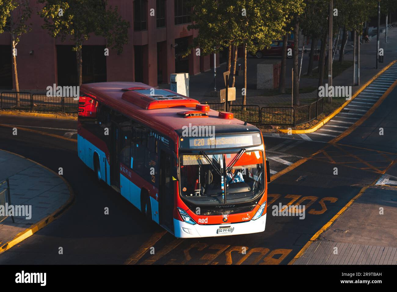 Santiago, Chili - 16 février 2023: Un transport en commun Transantiago ...