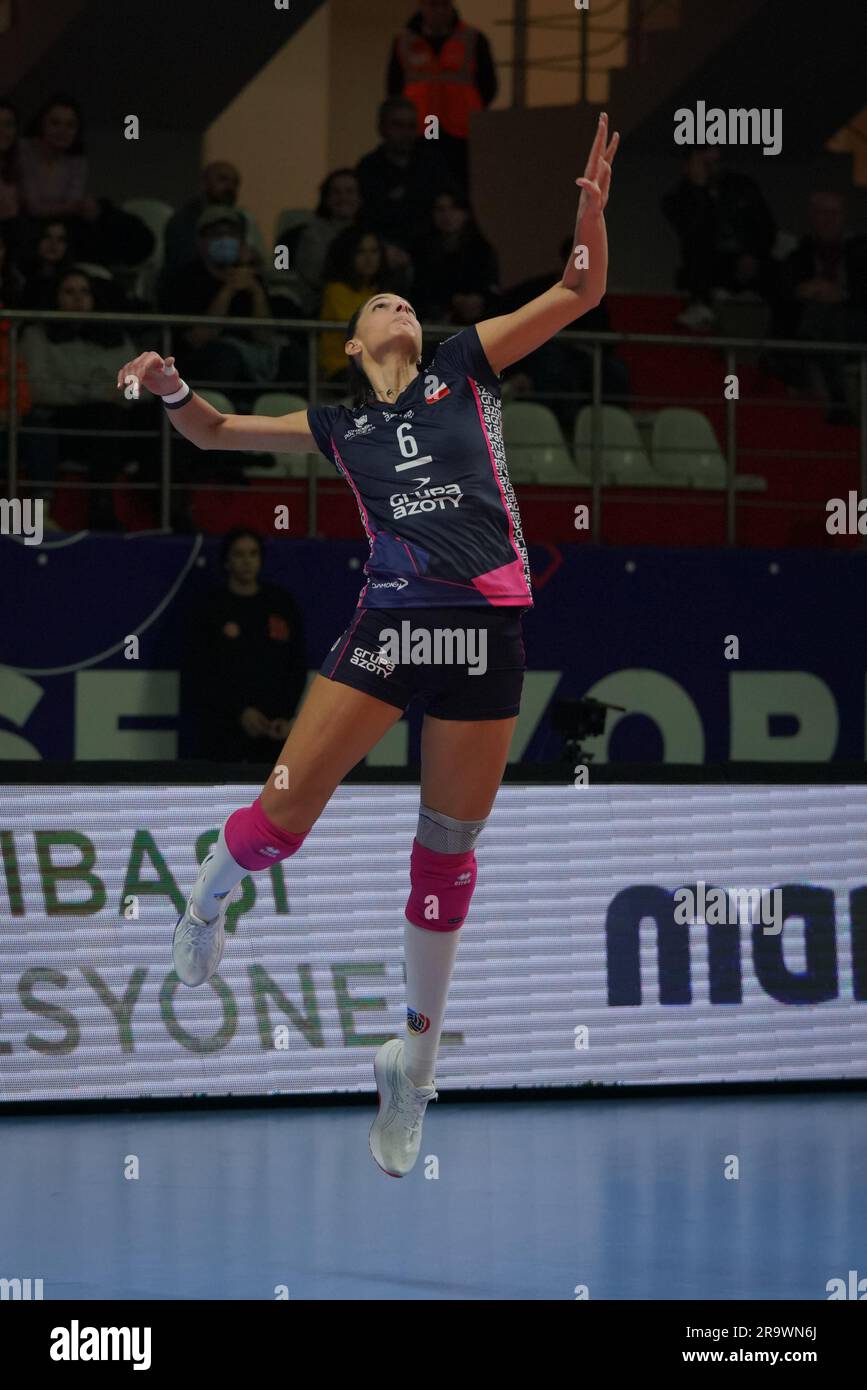 ISTANBUL, TURKIYE - 11 JANVIER 2023: Jovana Brakocevic-Canzian sert ...