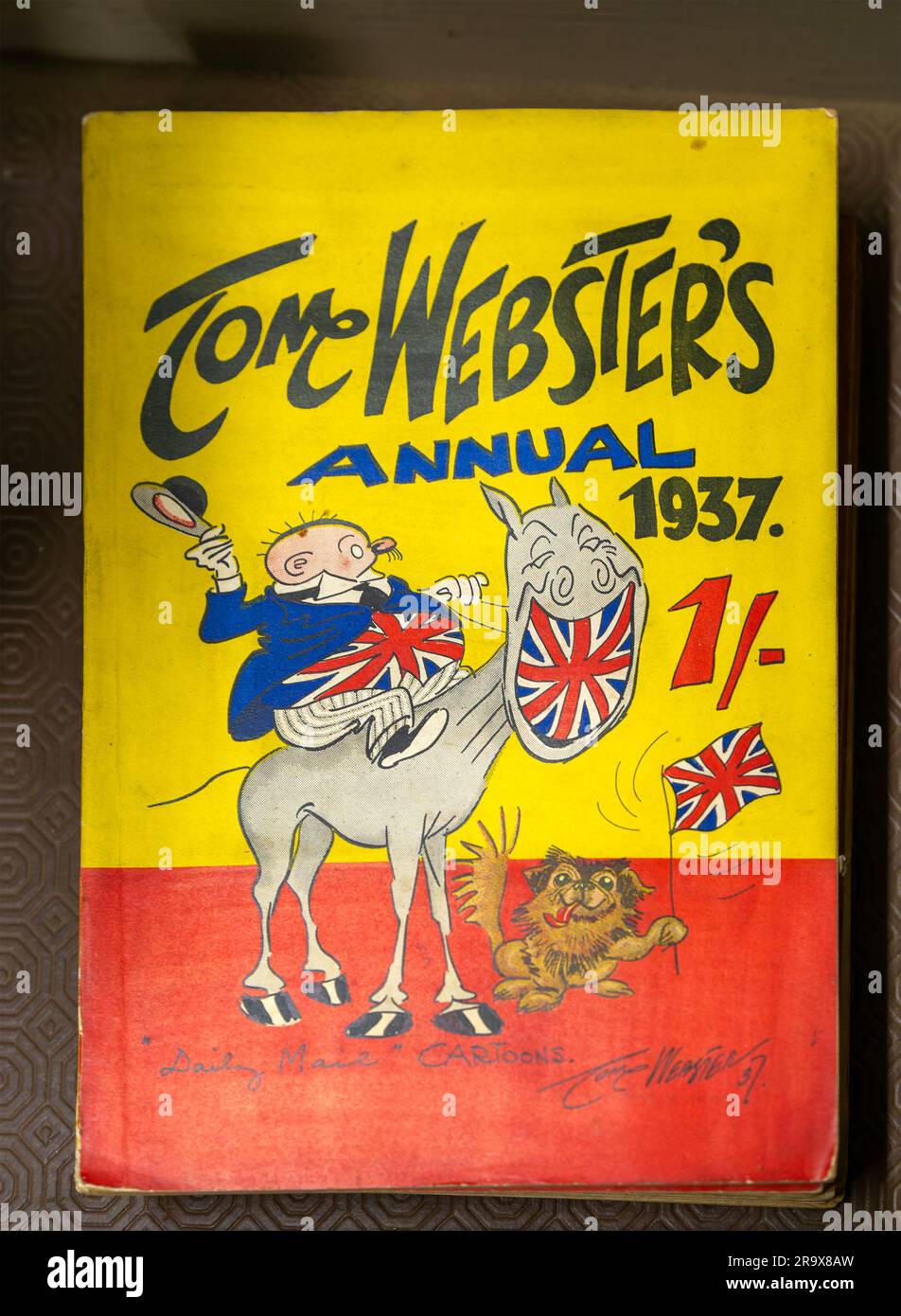Daily Mail Cartoons les livres annuels de Tom Webster 1937, exposés dans la salle de vente aux ...