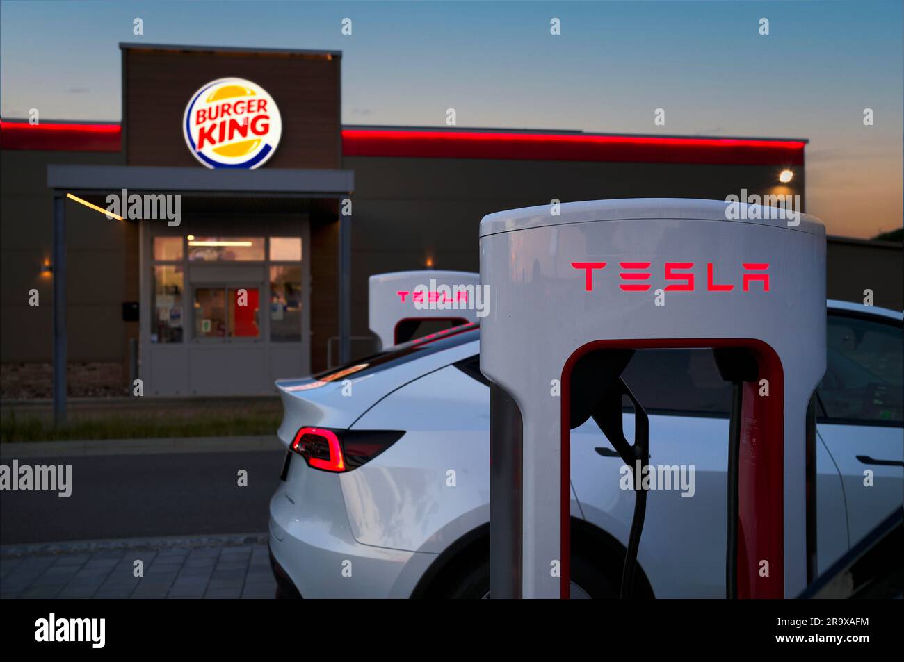 Tesla Supercharger, logo, station de charge pour voitures électriques ...