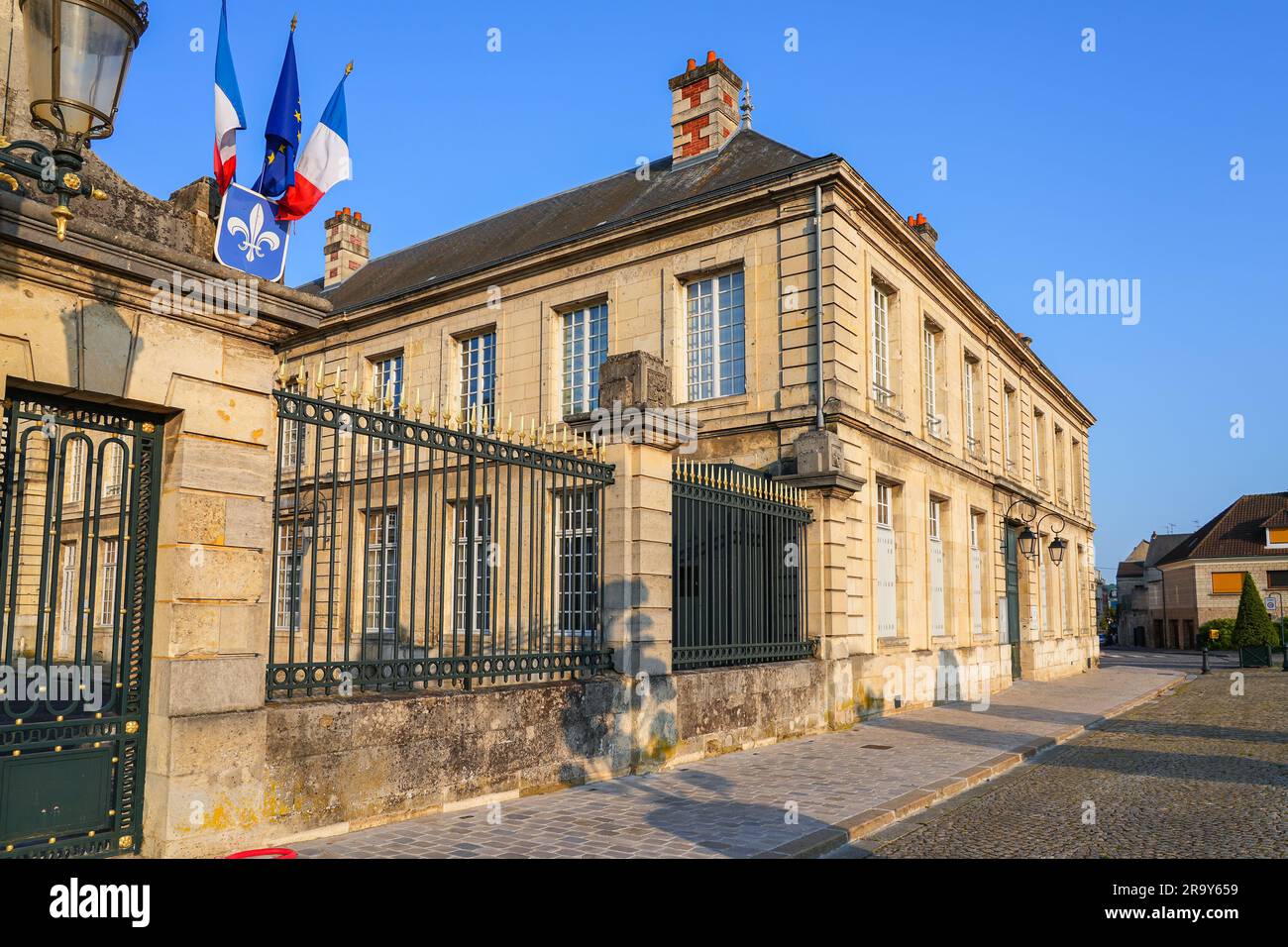 Hôtel de ville de Soissons construit au 18th siècle dans le département ...