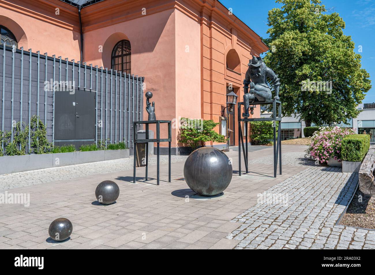 Le groupe de sculptures le Jester, le géant et le Juggler de 1974 par ...