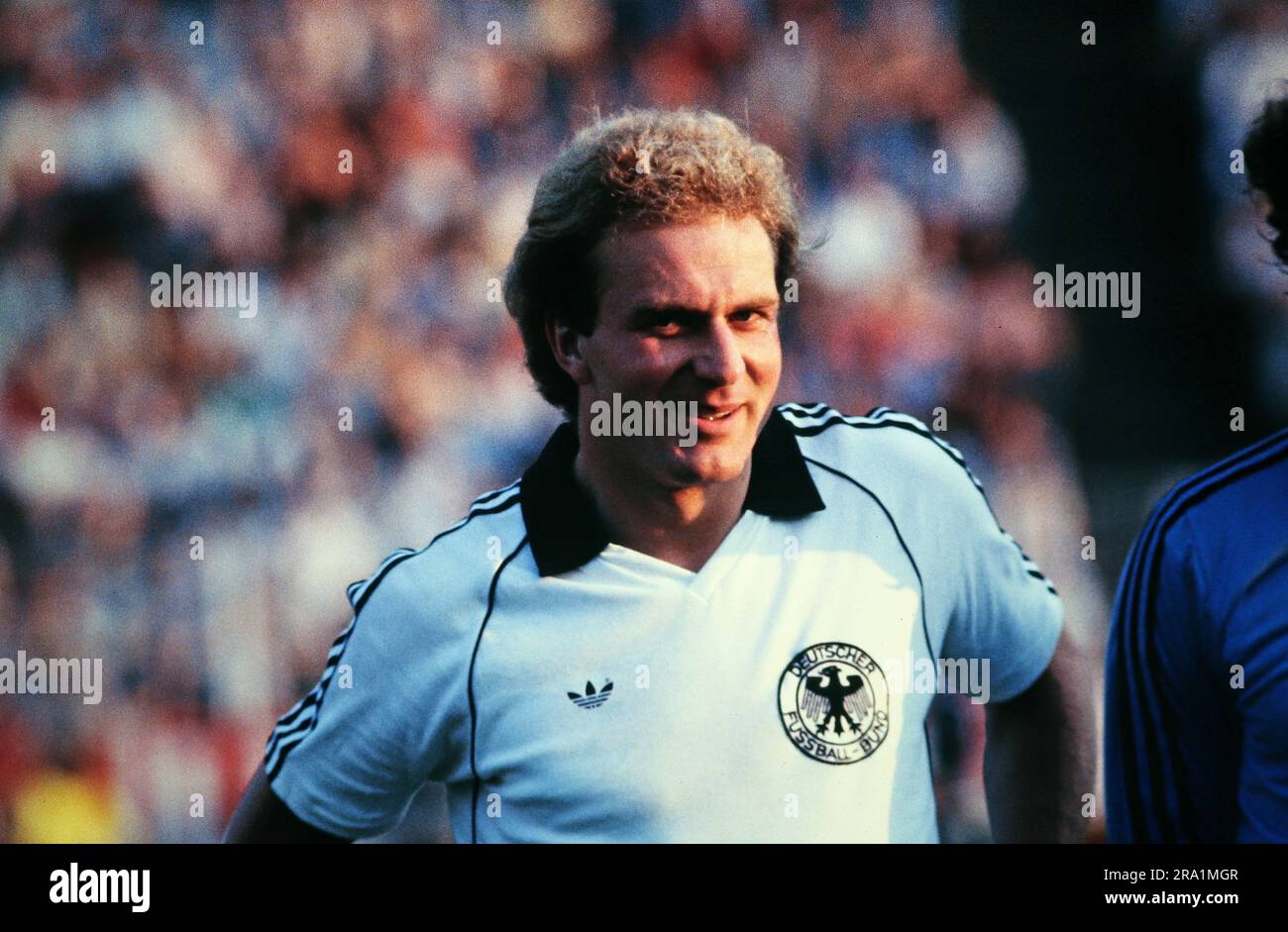 Stürmer Karl-Heinz Rummenigge als Spielführer im Trikot der Deutschen Nationalmannschaft, beim ...
