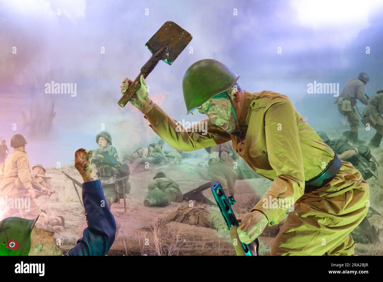 Un diorama d'un soldat de l'Armée rouge battant un soldat nazi avec une pelle. Au Shon Sharaf ...