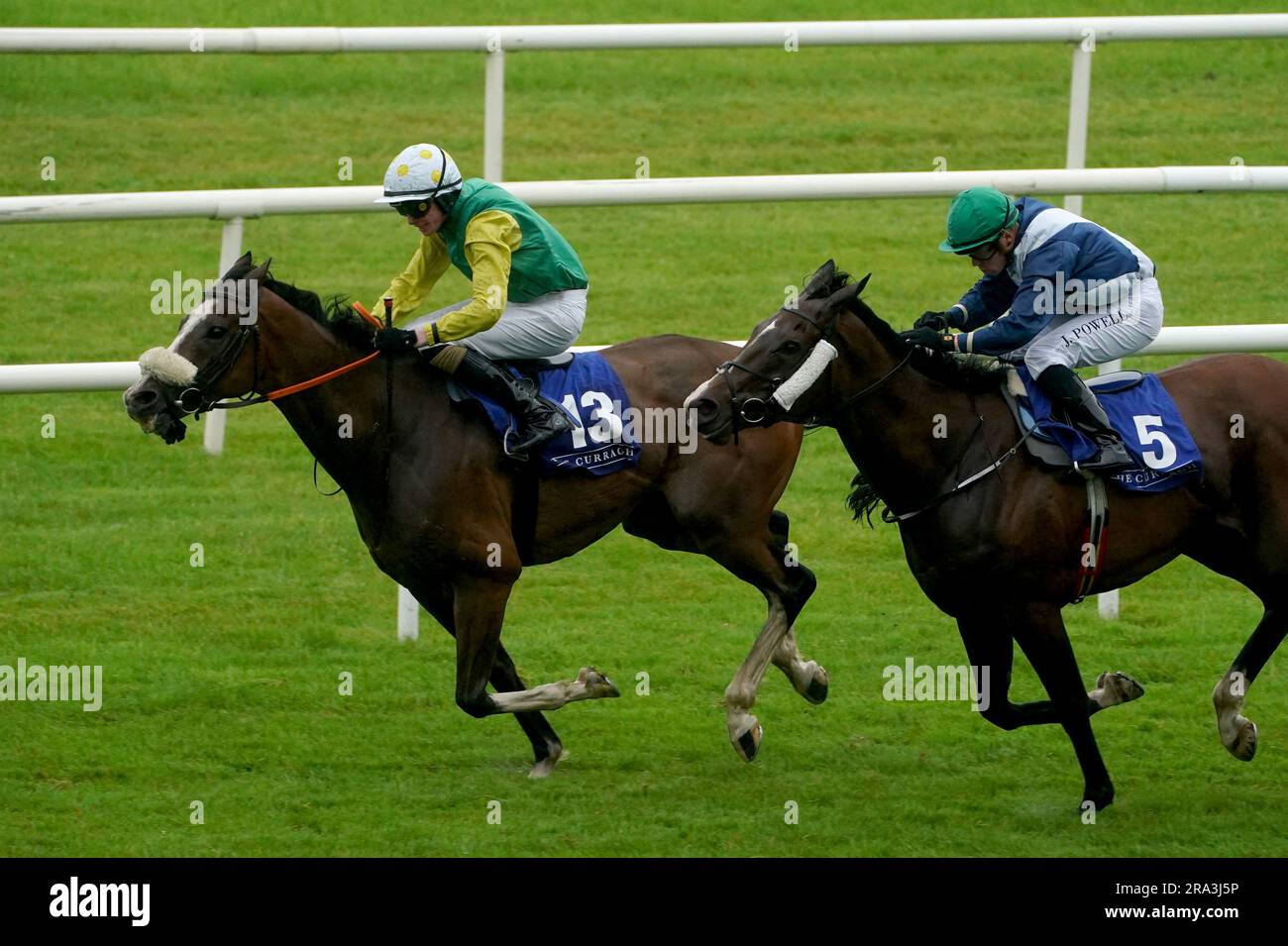 La ville Tudor, criblée par James Ryan (à gauche), remporte le Silken ...