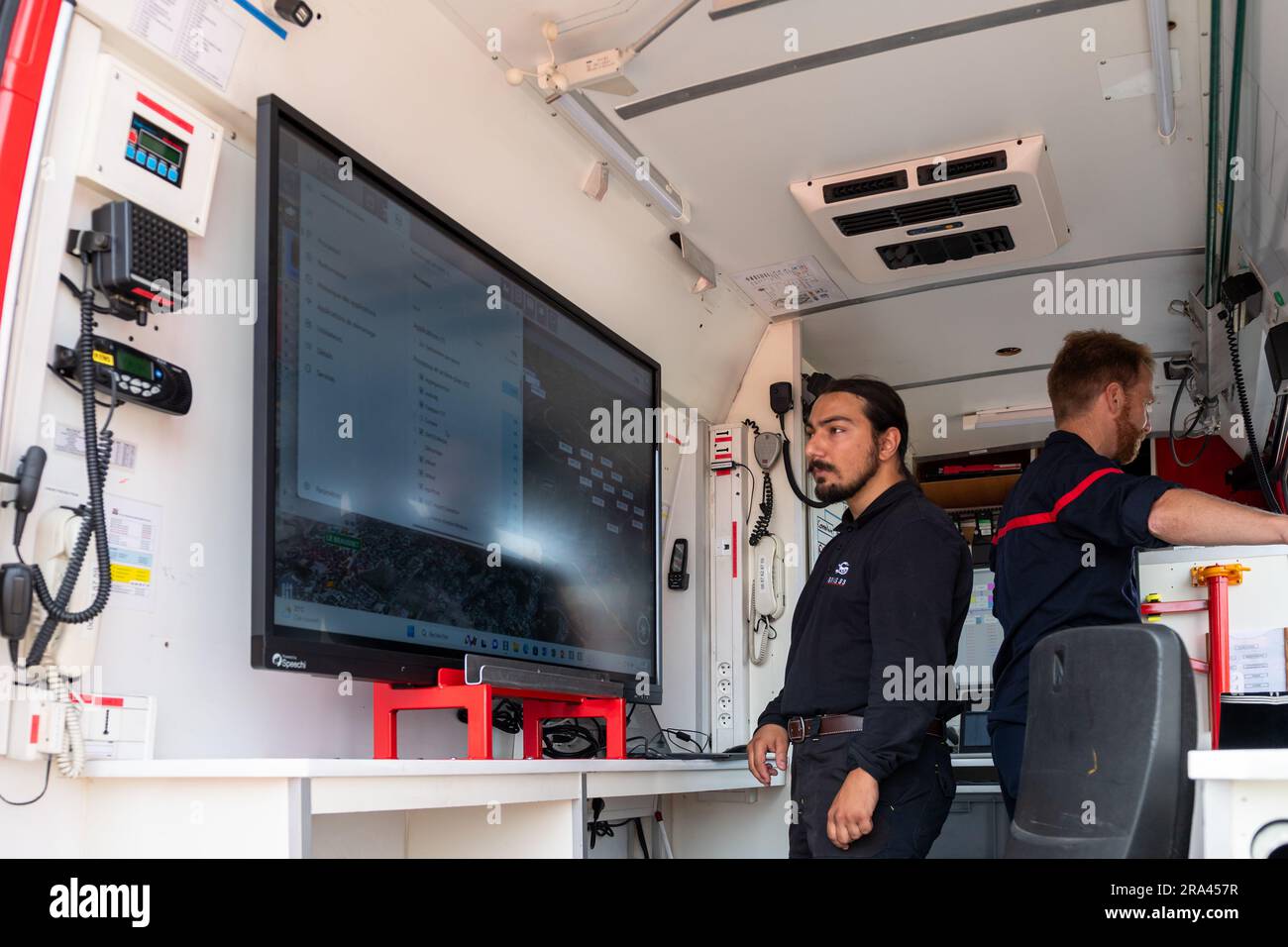 Centre de commande mobile utilisé dans la lutte contre les incendies ...