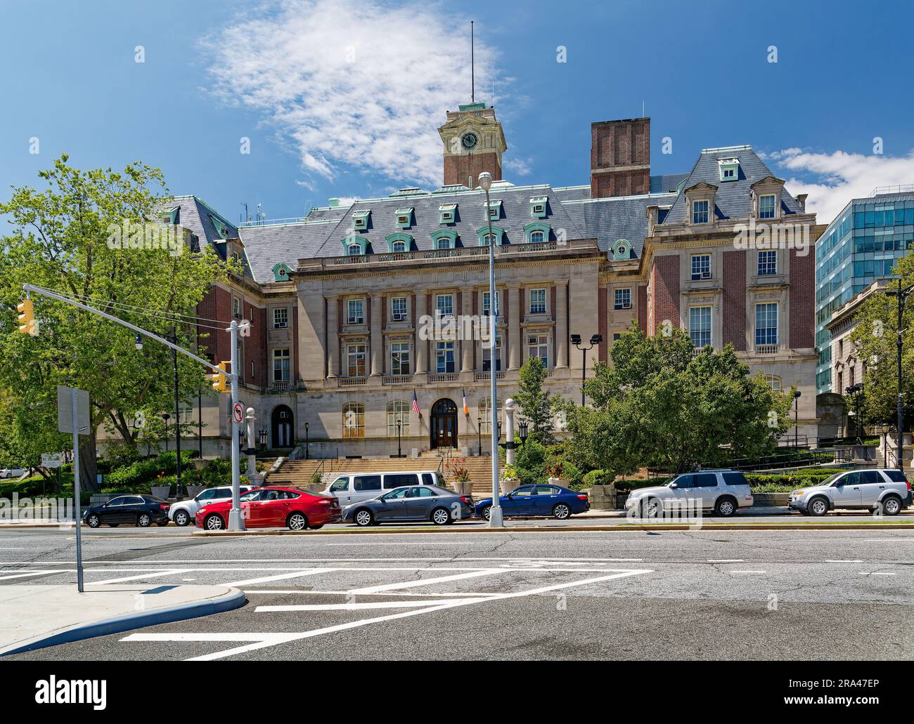 Staten Island Borough Hall a été construit en 1906 sur une colline ...