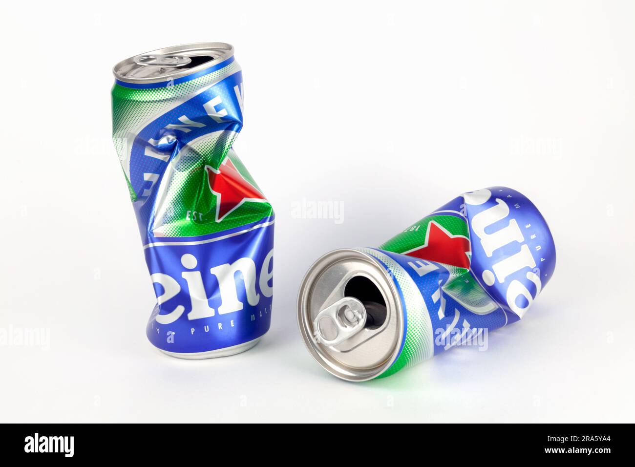Ho Chi Minh ville, Vietnam - 16 juin 2023: 2 canettes de bière en ...