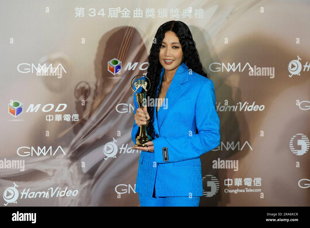 Taiwanese singer A-Lin holds her award for Best Female Singer (Mandarin ...