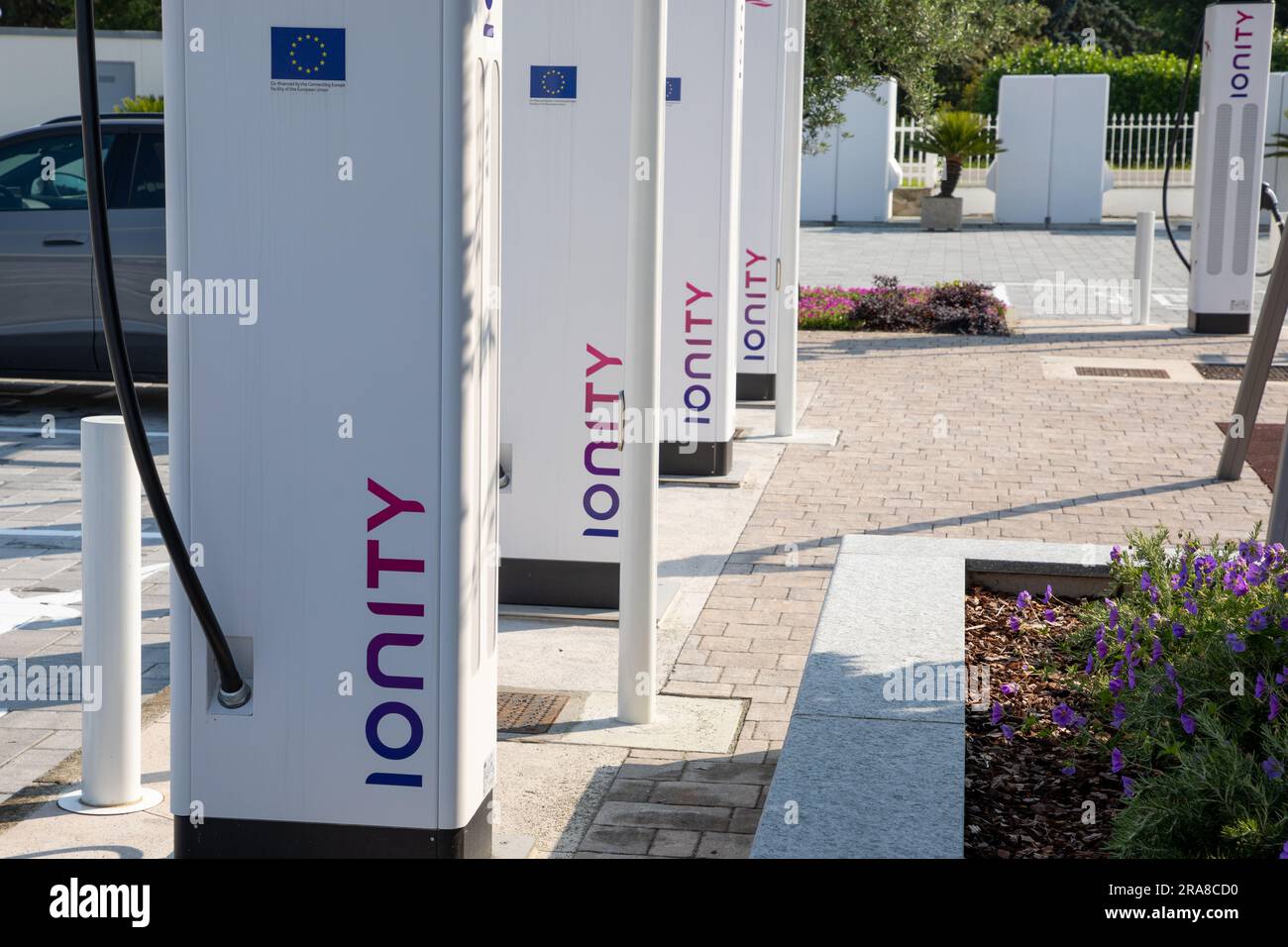 lyon, France - 06 16 2023 : marque logo Ionity et signe textuel sur le ...