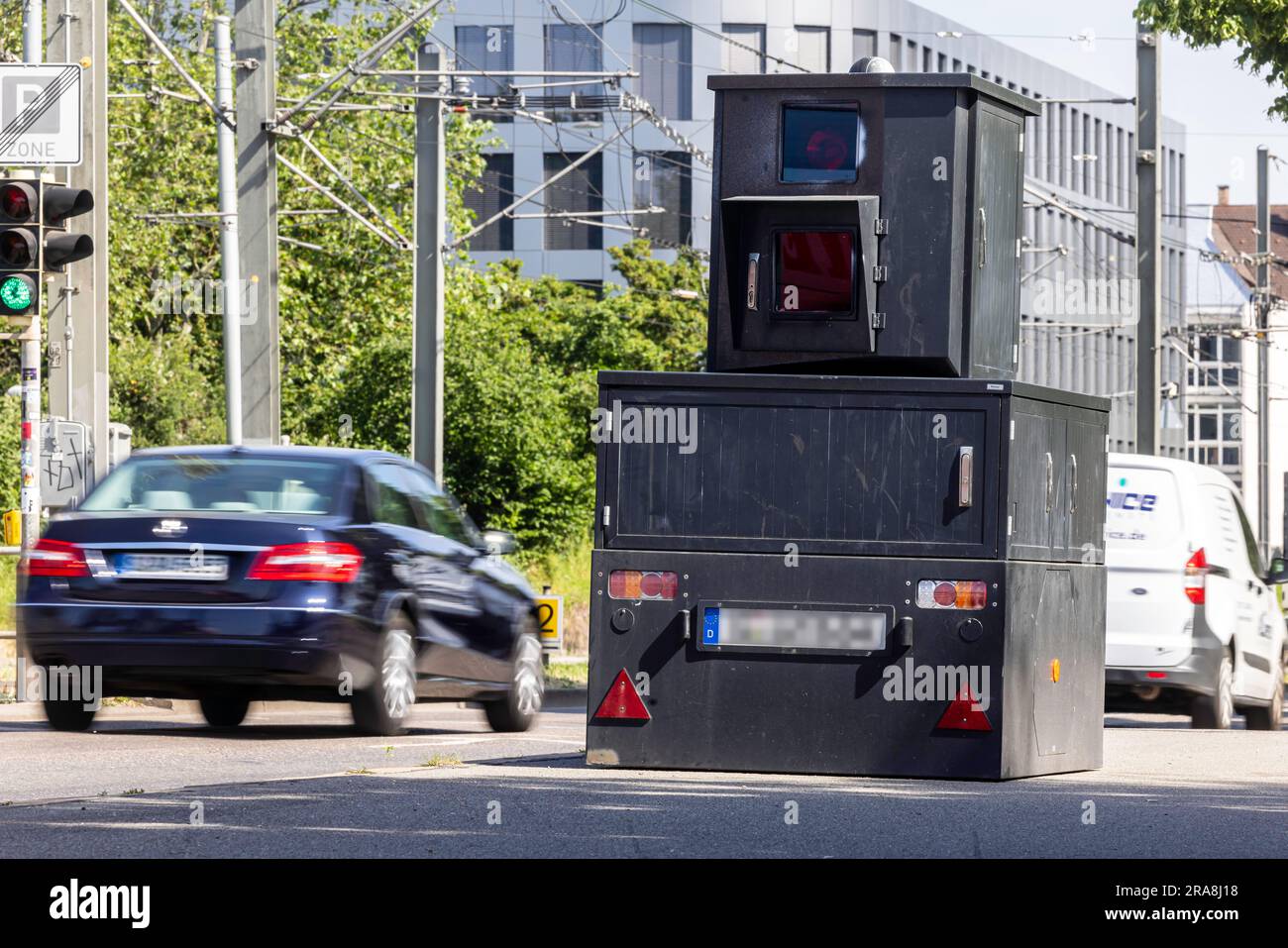 Système radar partiellement stationnaire, mesure de la vitesse ...