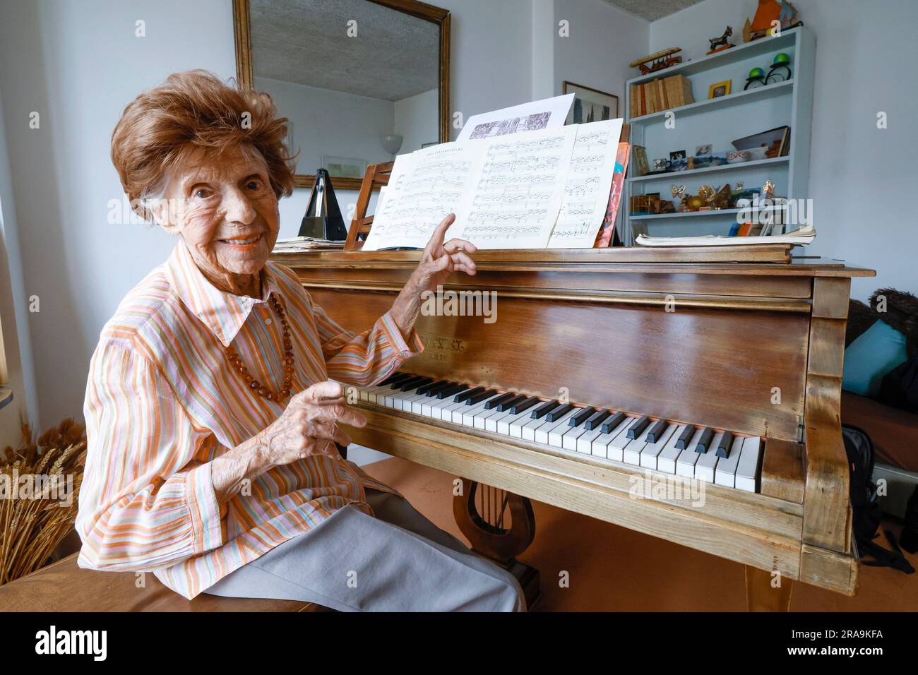 Colette maze Banque de photographies et d’images à haute résolution - Alamy