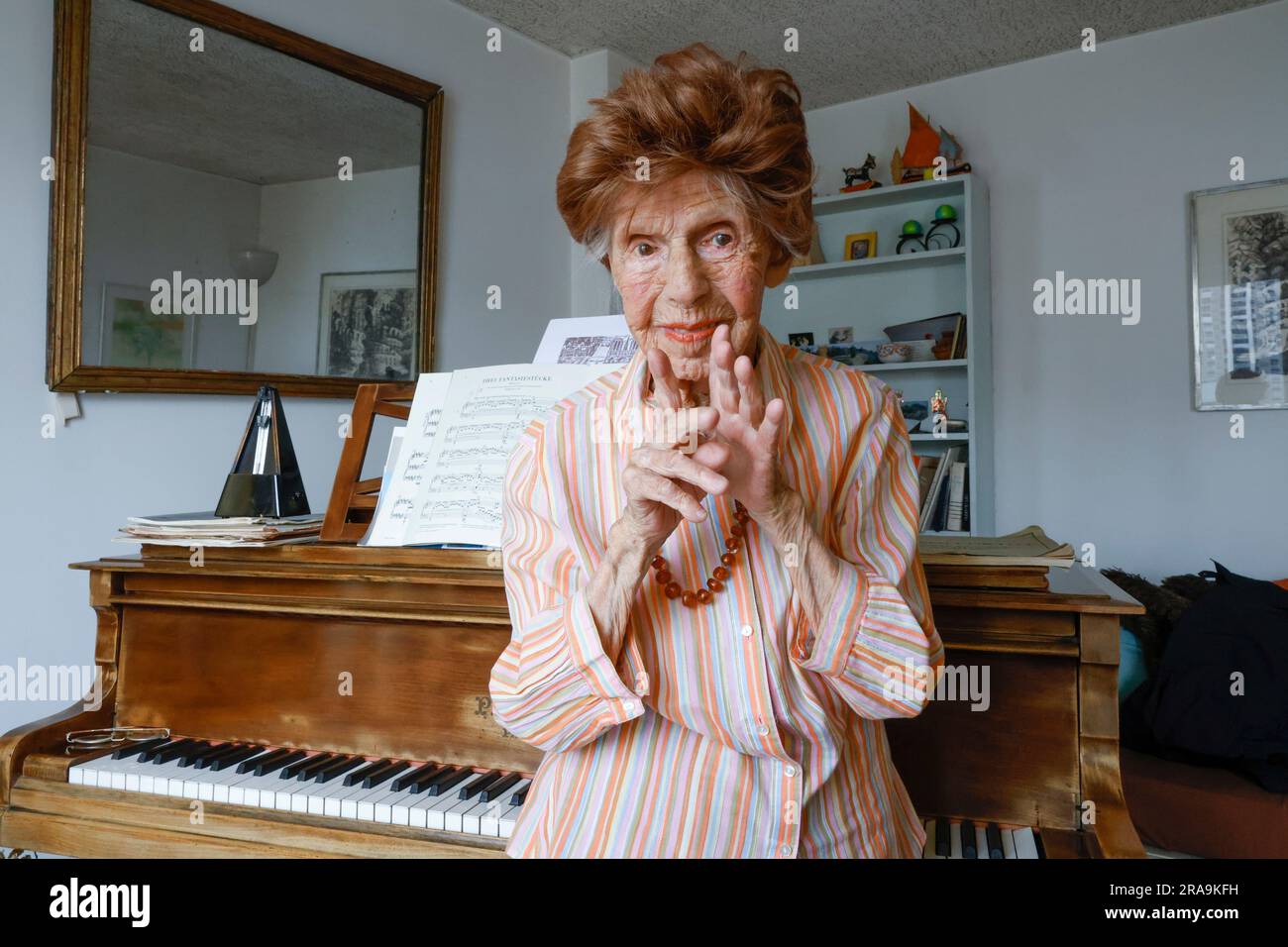 Colette maze Banque de photographies et d’images à haute résolution - Alamy