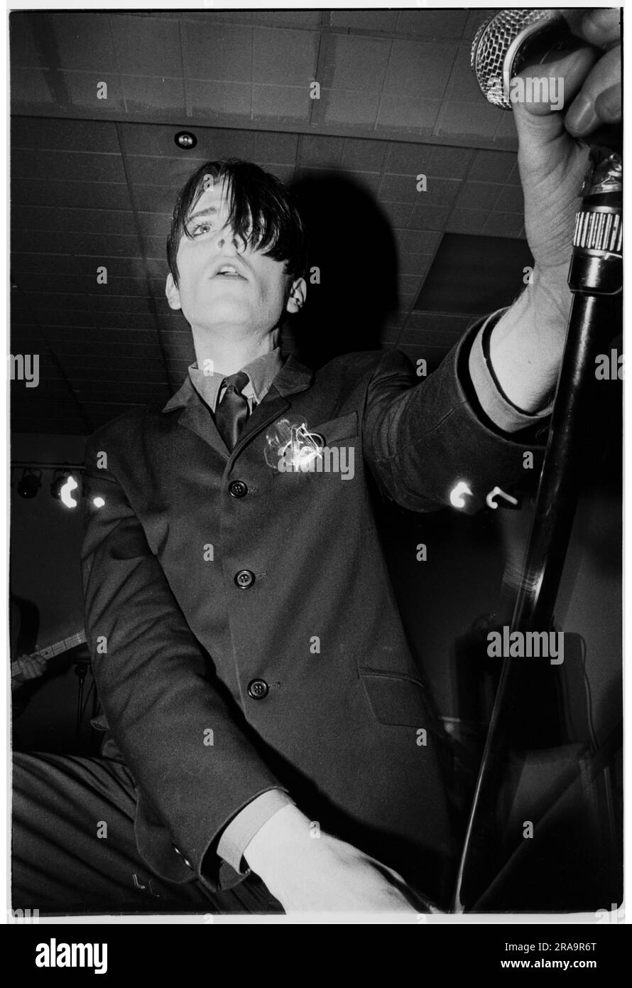 MENSWEAR, PREMIÈRE TOURNÉE britannique, 1995 : Johnny Dean du groupe ...