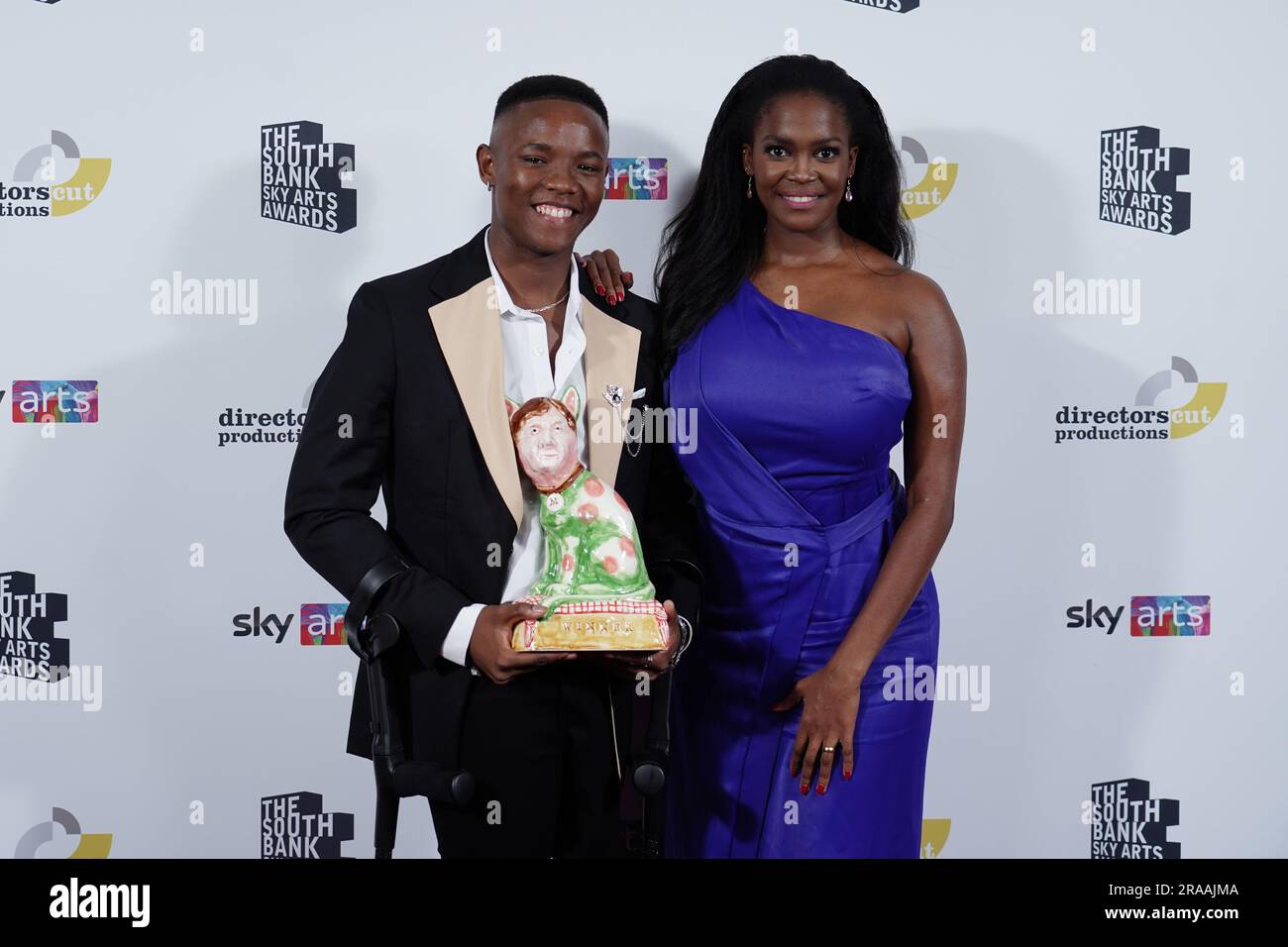 OTI Mabus présente Musa Motha avec le prix Times Breakthrough au South ...