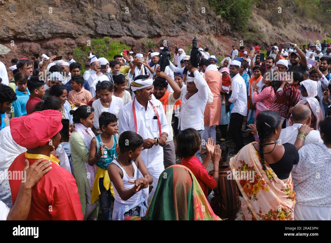 Pune, Inde 14 juillet 2023, des pèlerins joyeux à Palkhi, pendant la ...
