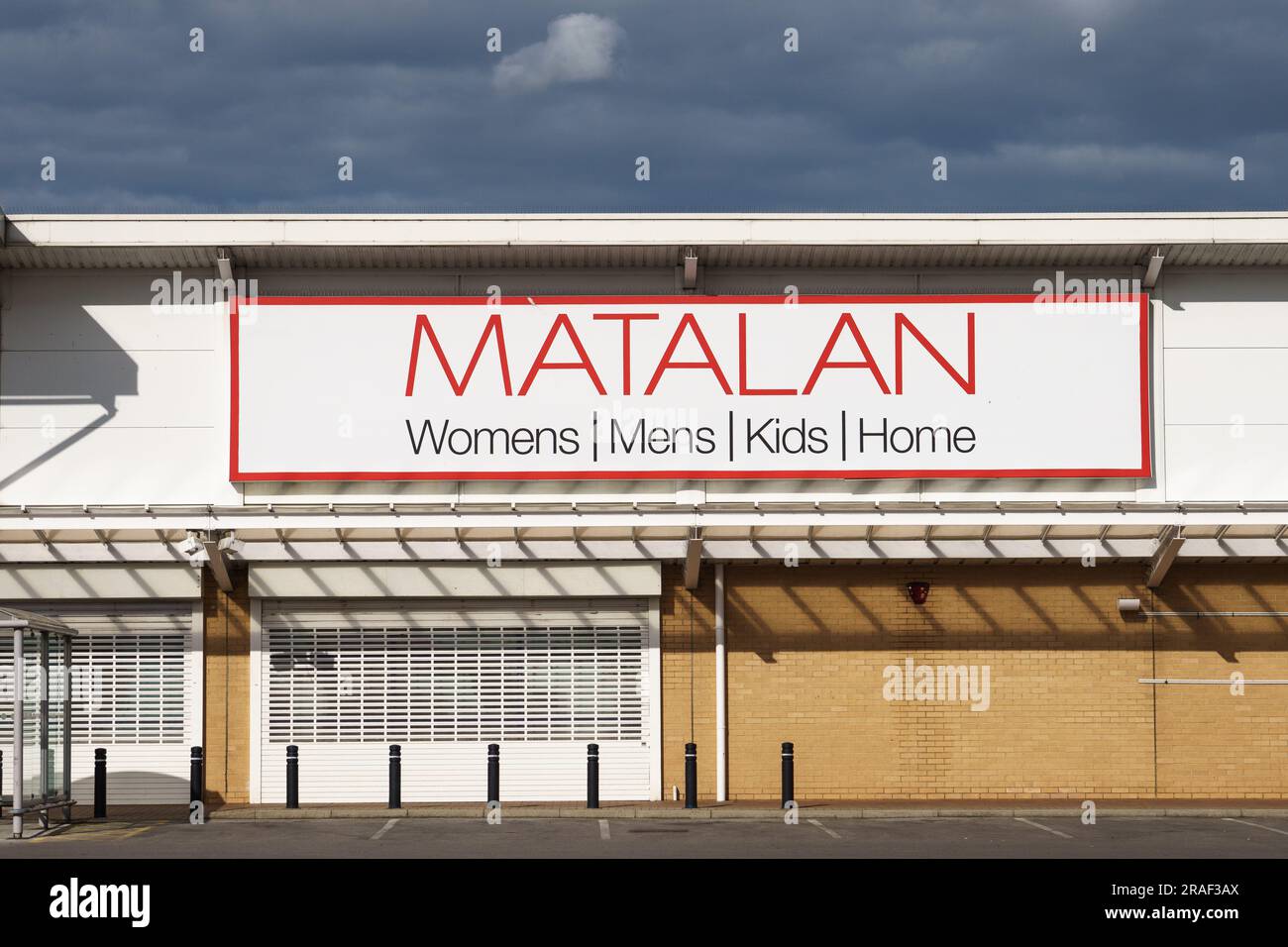 Matalan store sign Banque de photographies et d’images à haute ...
