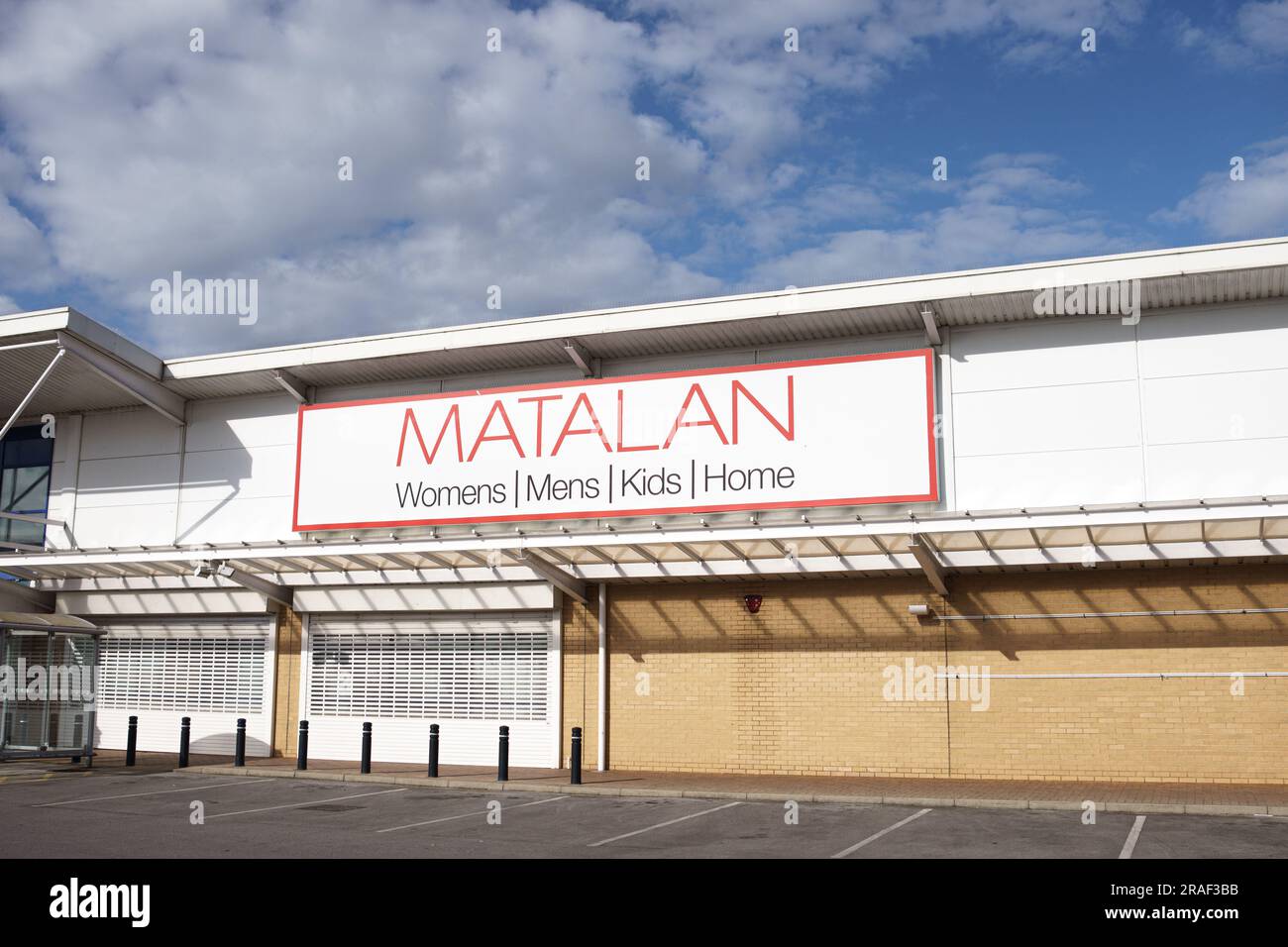 Matalan store sign Banque de photographies et d’images à haute résolution - Alamy