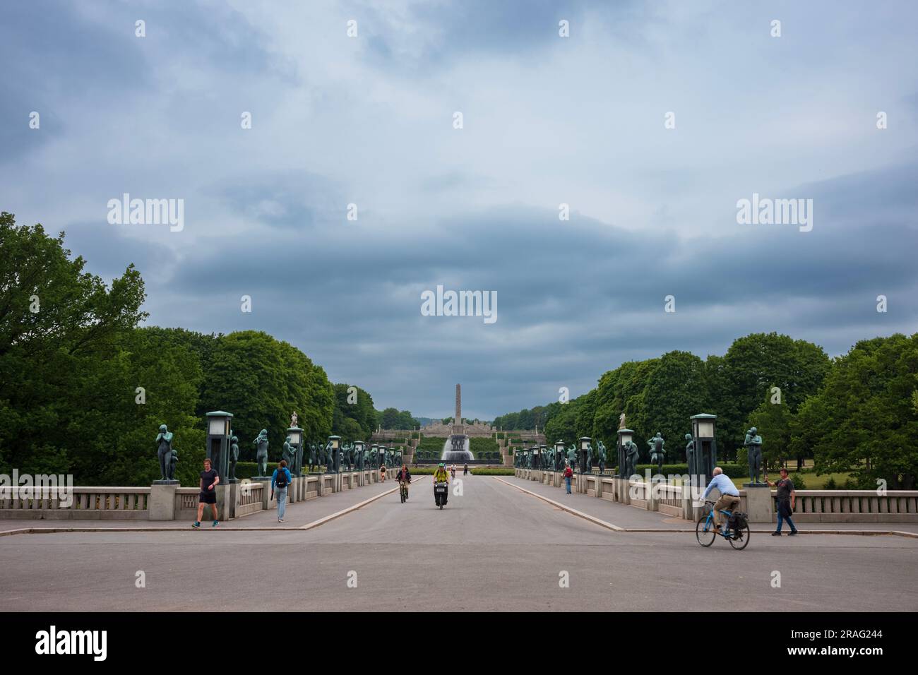 Oslo, Norvège, 20 juin 2023 : les touristes explorent le parc de ...