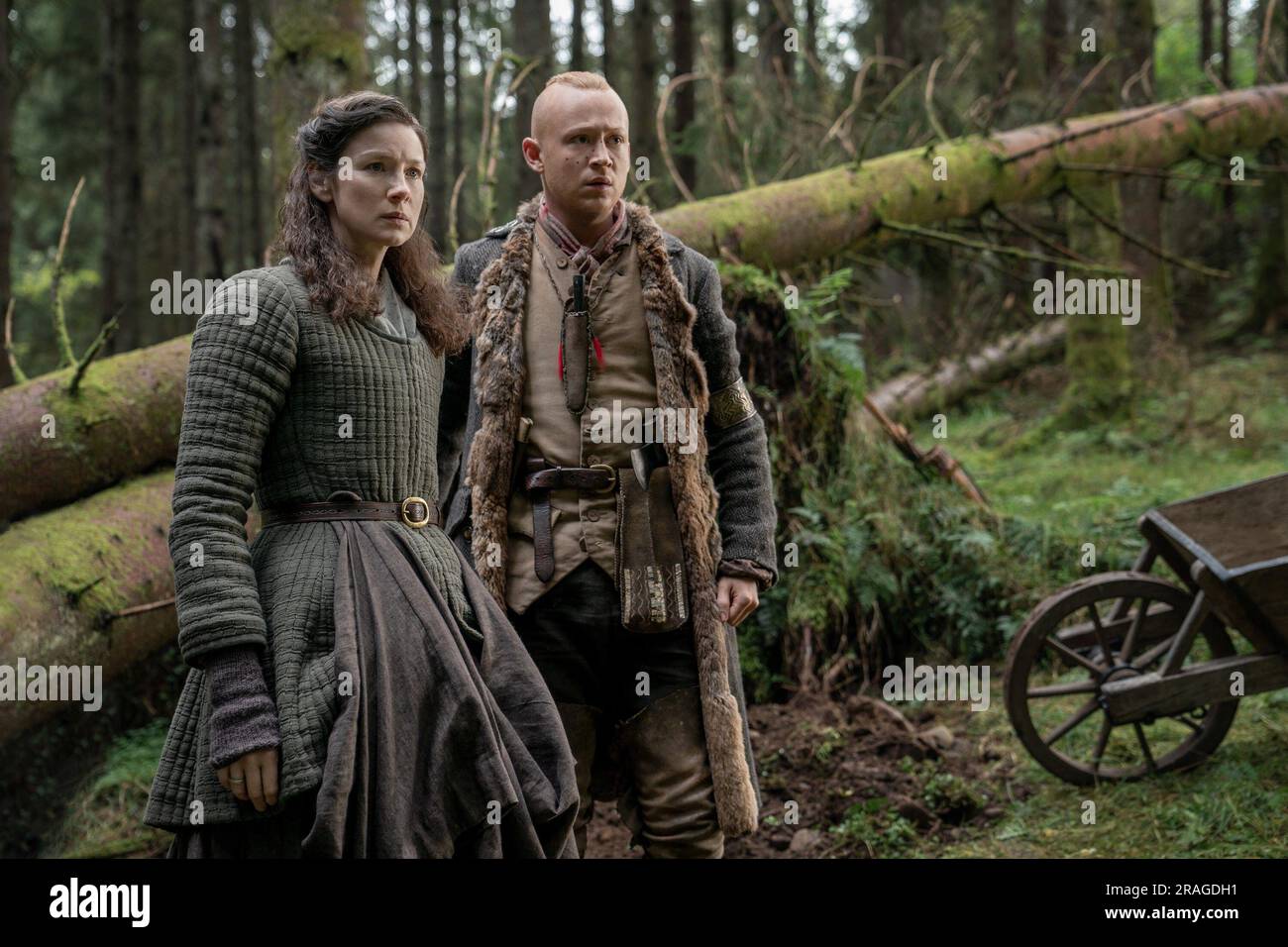 OUTLANDER, de gauche à droite: Caitríona Balfe, John Bell, le lieu le ...