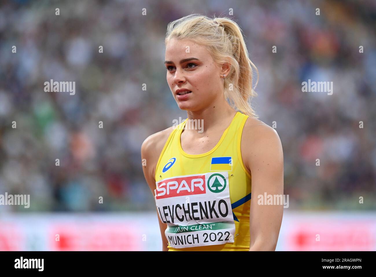 Yuliya levchenko beauté Banque de photographies et d’images à haute ...