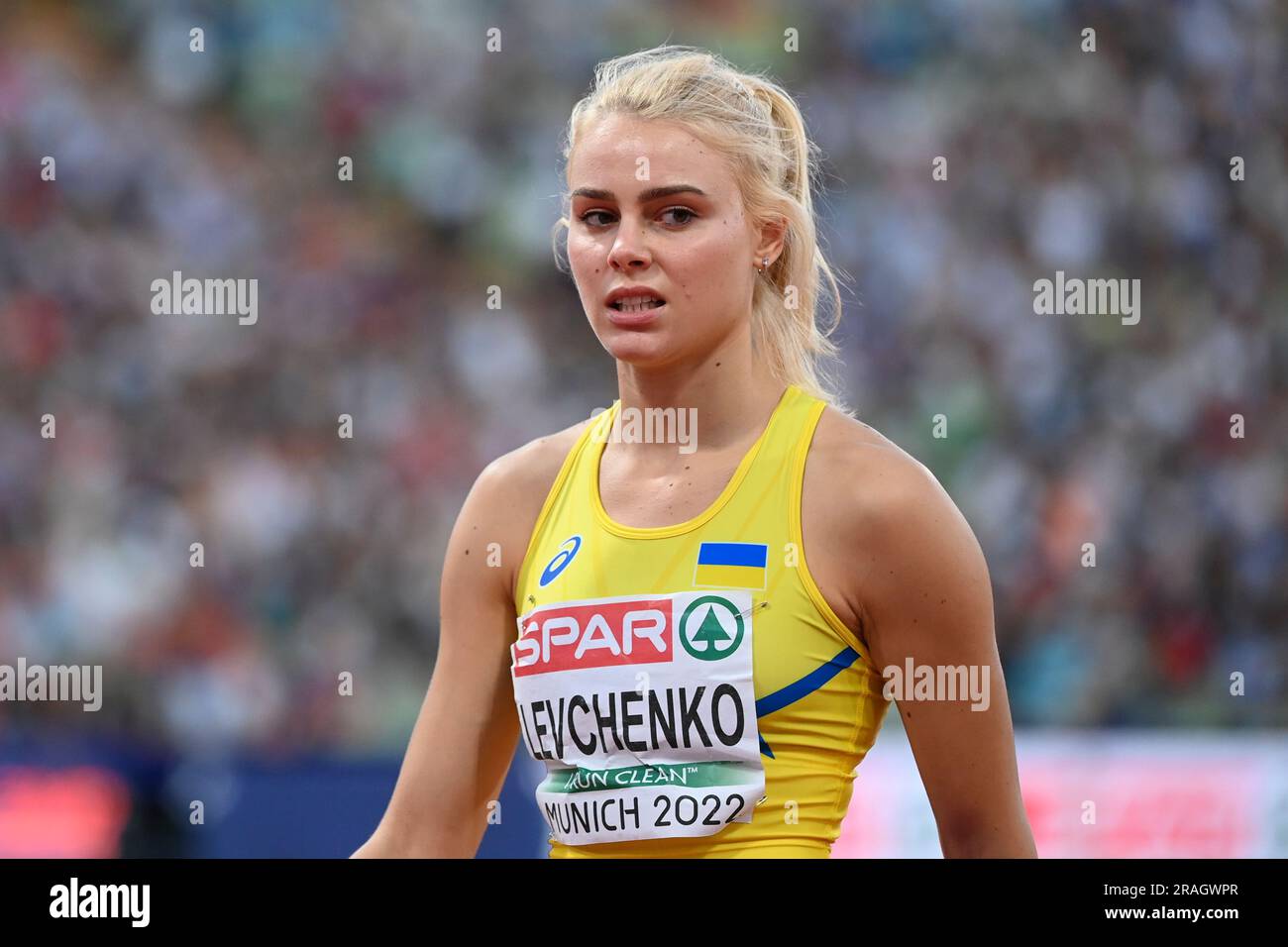 Yuliya levchenko beauté Banque de photographies et d’images à haute ...