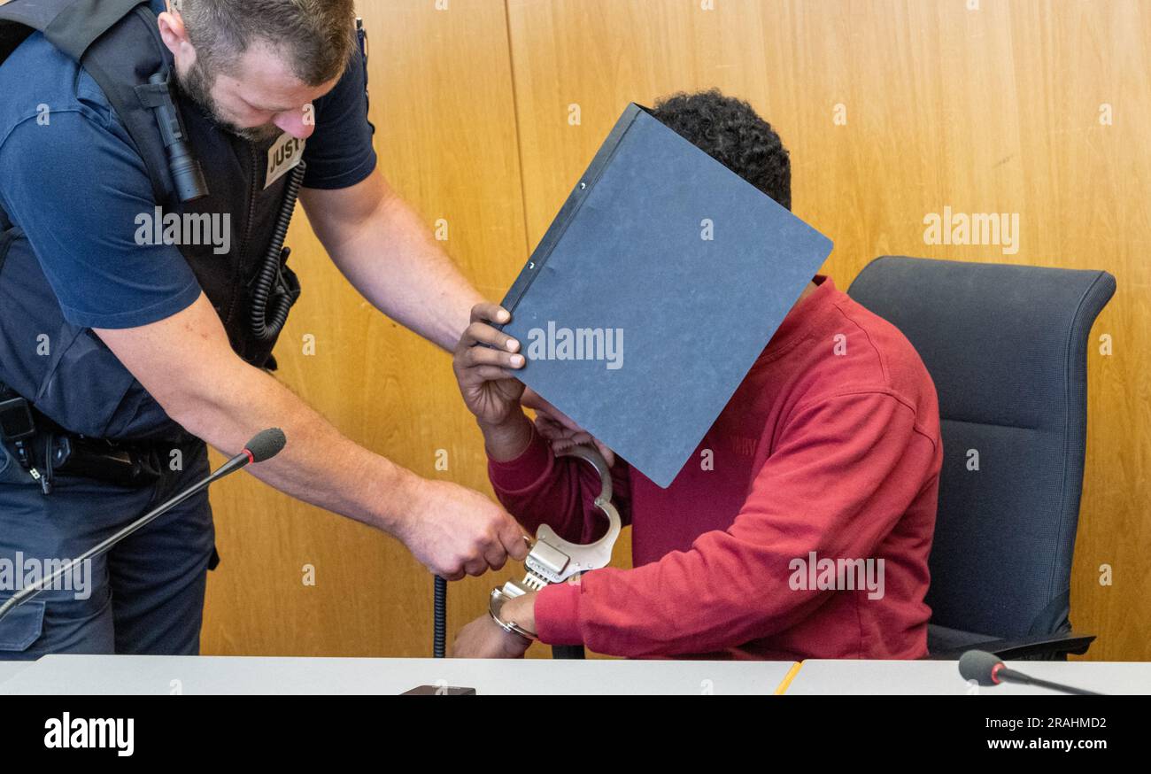 Menottes école Banque de photographies et d’images à haute résolution ...