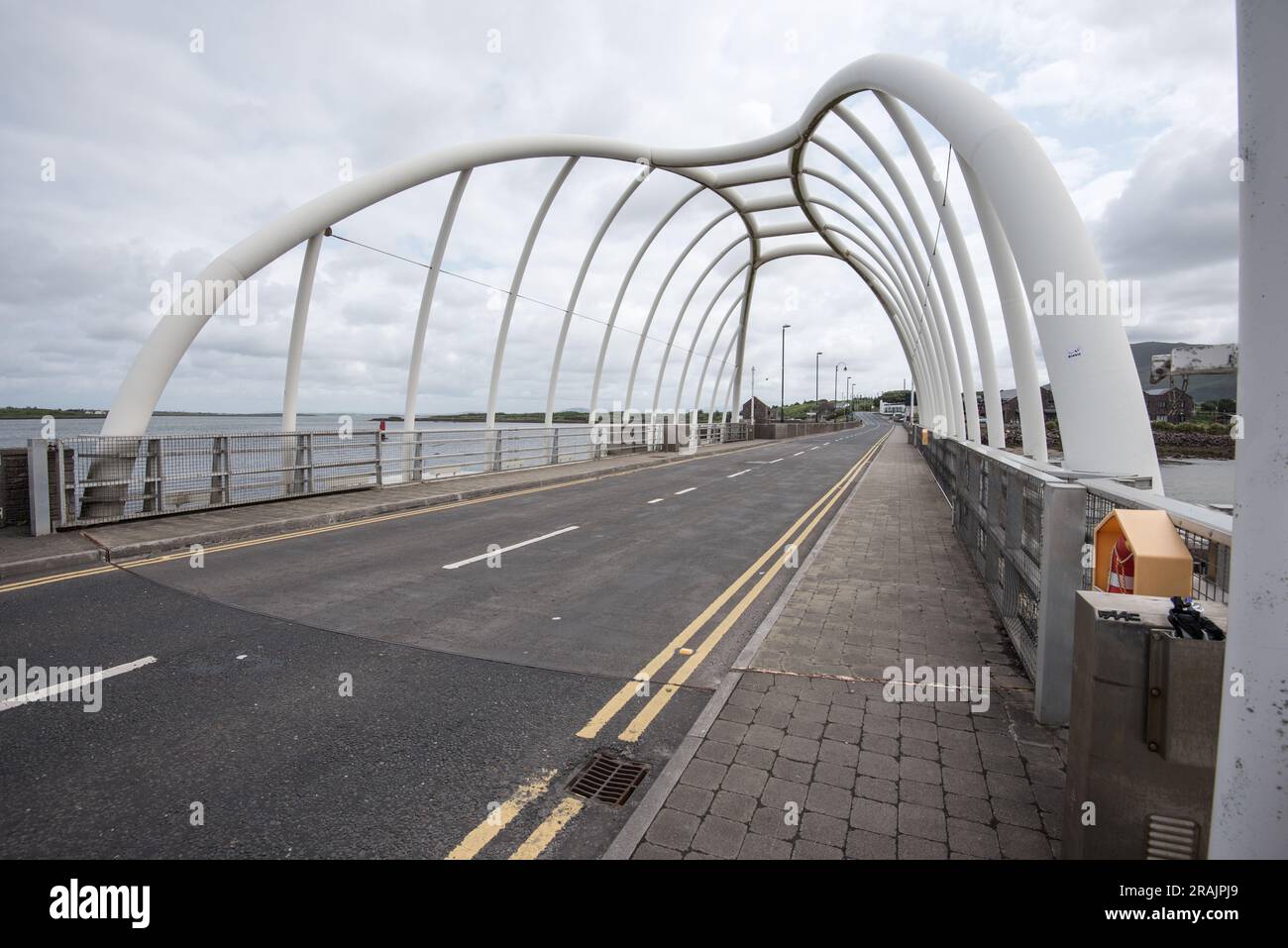 Un pont tournant pivotant sur une pile centrale Banque de photographies ...