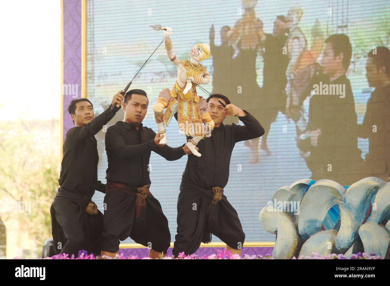 Joe Louis Traditional Thai Puppet Theatre a eu une occasion honorée de ...