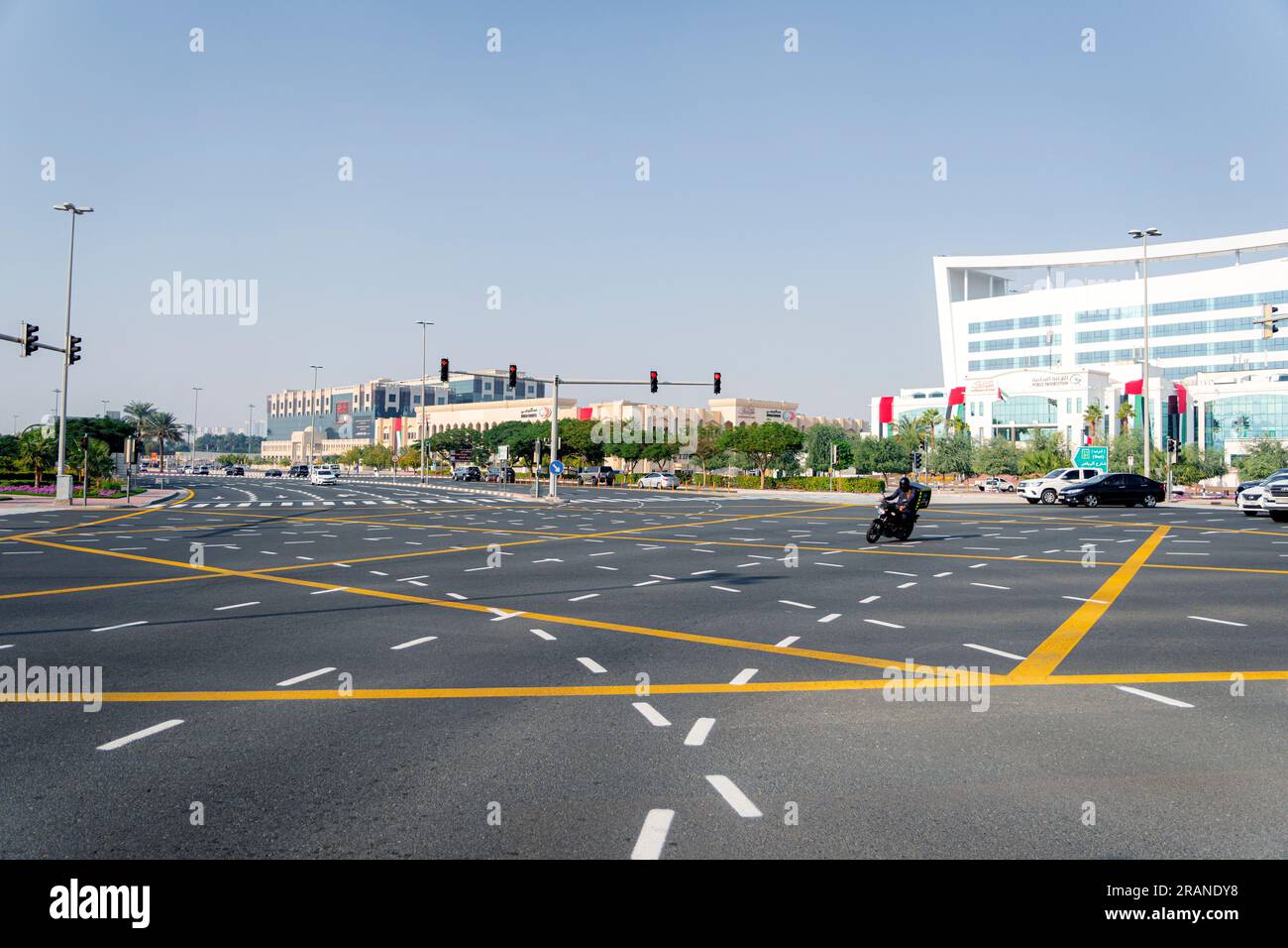 Empty traffic intersection traffic lights Banque de photographies et d ...