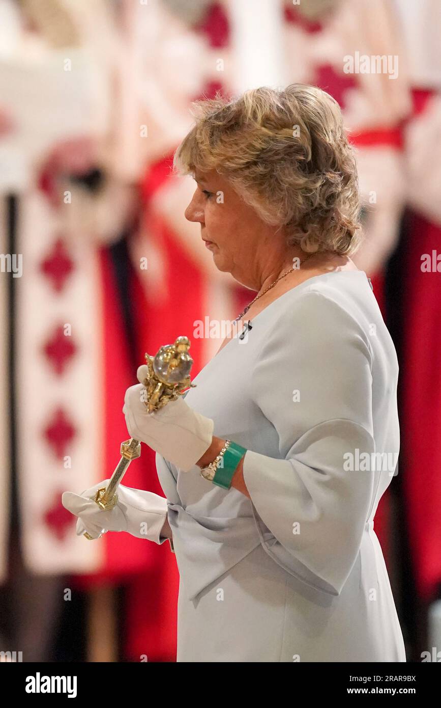 Le sceptre porté par Lady Dorrian, Lord Justice Clerk pendant le ...