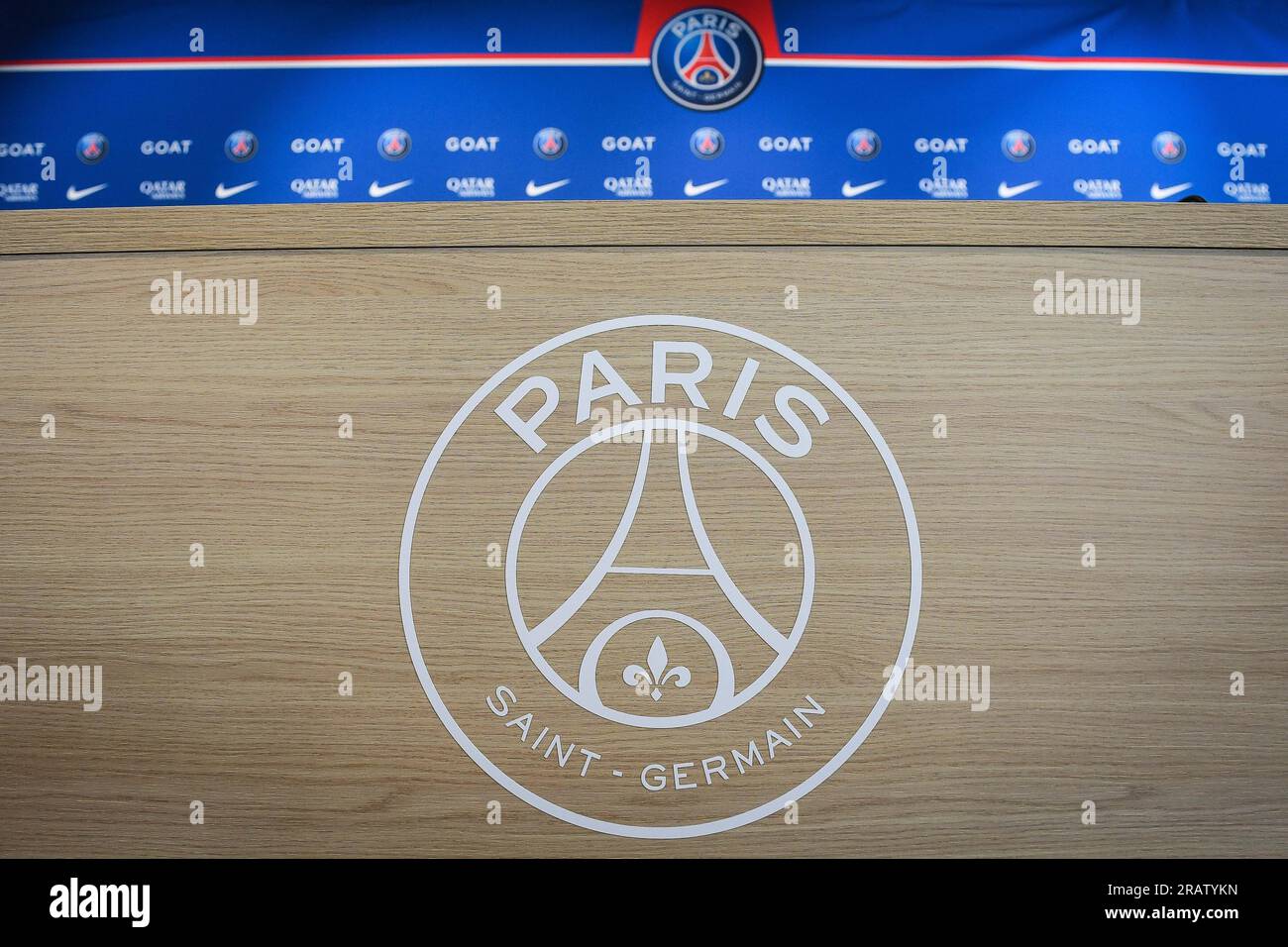 Illustration du logo officiel du PSG au Campus PSG, le nouveau centre d ...