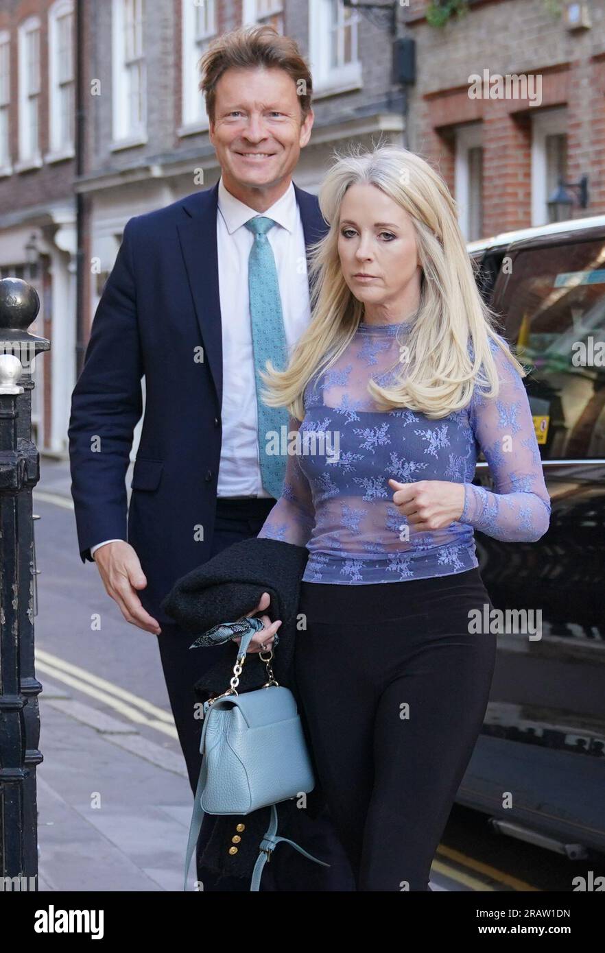 Isabel Oakeshott arrive pour la fête d'été du spectateur dans les ...