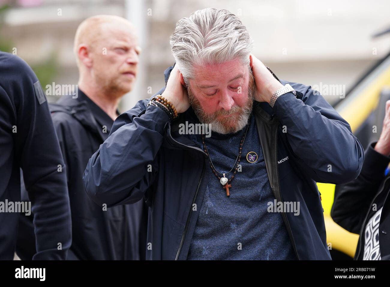 Tim Edwards, père d'elle Edwards, devant la Cour de la Couronne de ...