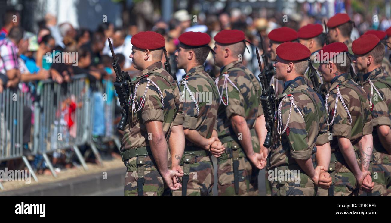 Parachutistes militaires francais Banque de photographies et d’images à ...