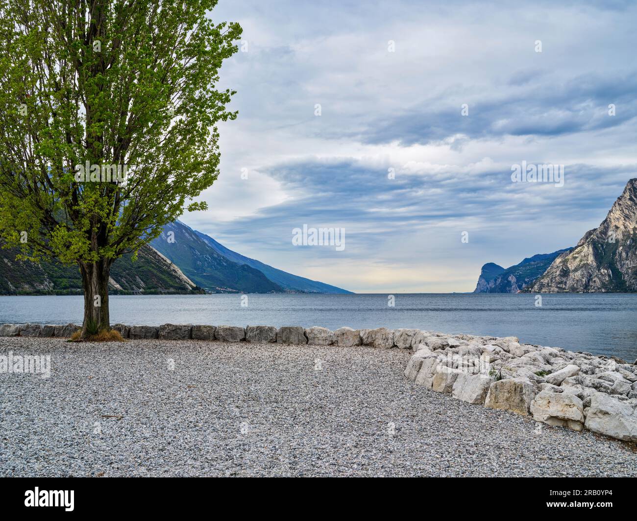 Plage torbole lac de garde Banque de photographies et d’images à haute ...