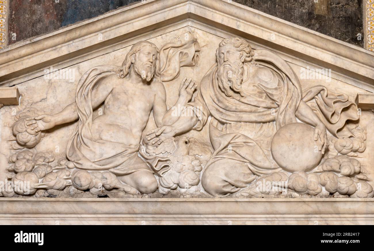 NAPLES, ITALIE - 23 AVRIL 2023 : le relief en marbre de la Sainte ...