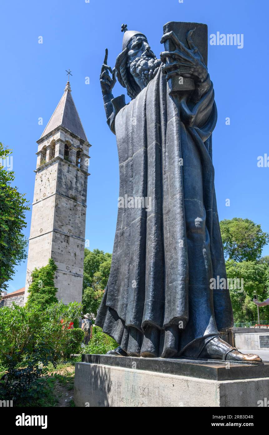 Une statue de Grégoire de Nin, évêque médiéval de Split, et célèbre ...
