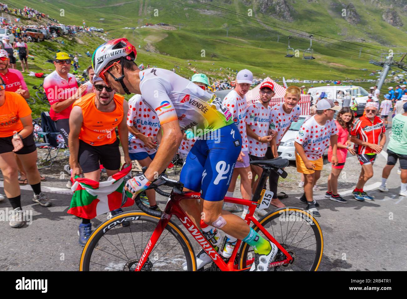Col du Tourmalet, France - juillet 06 2023 : Valentin Ferron grimpe sur ...