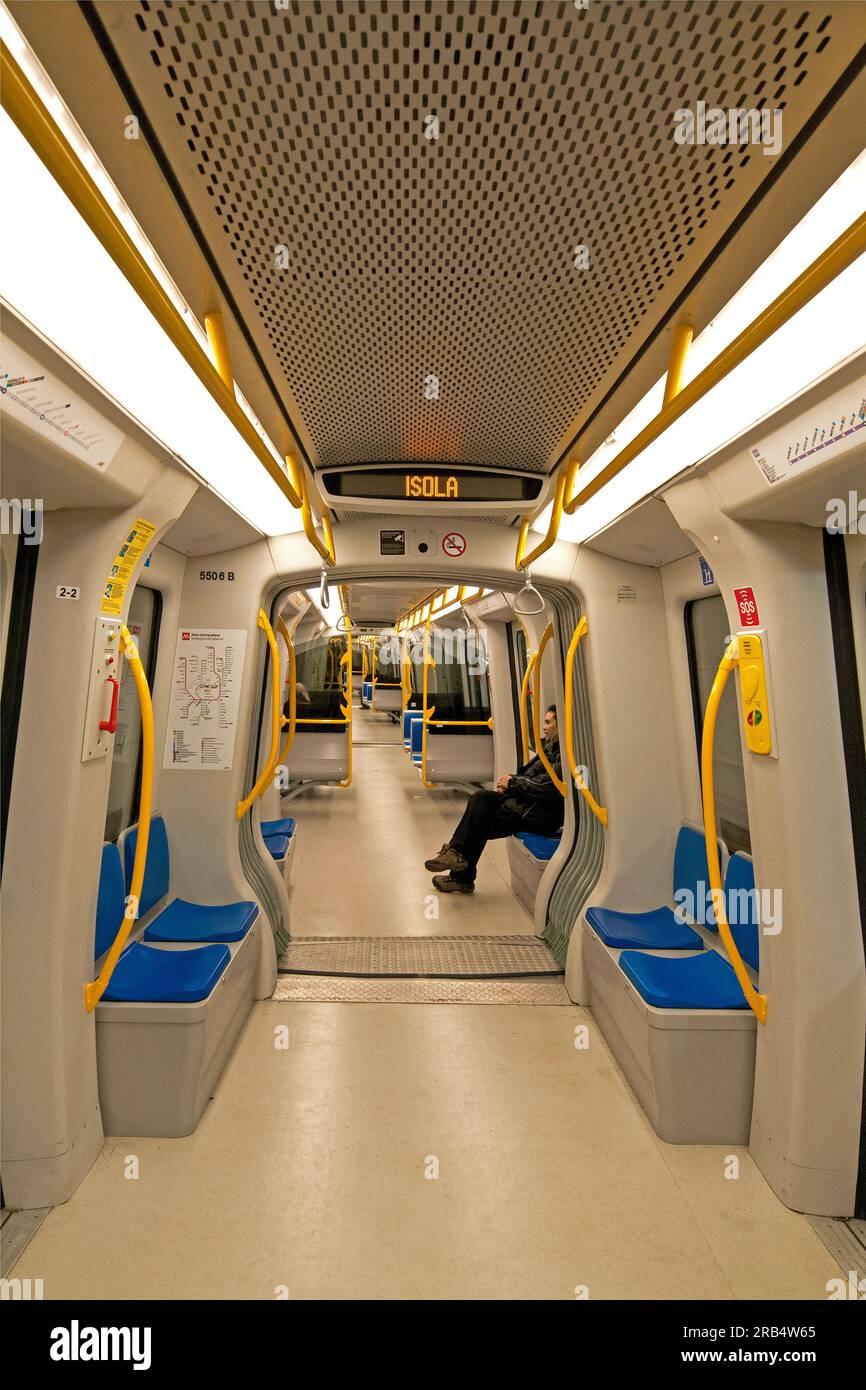 Milan metro Banque de photographies et d’images à haute résolution - Alamy