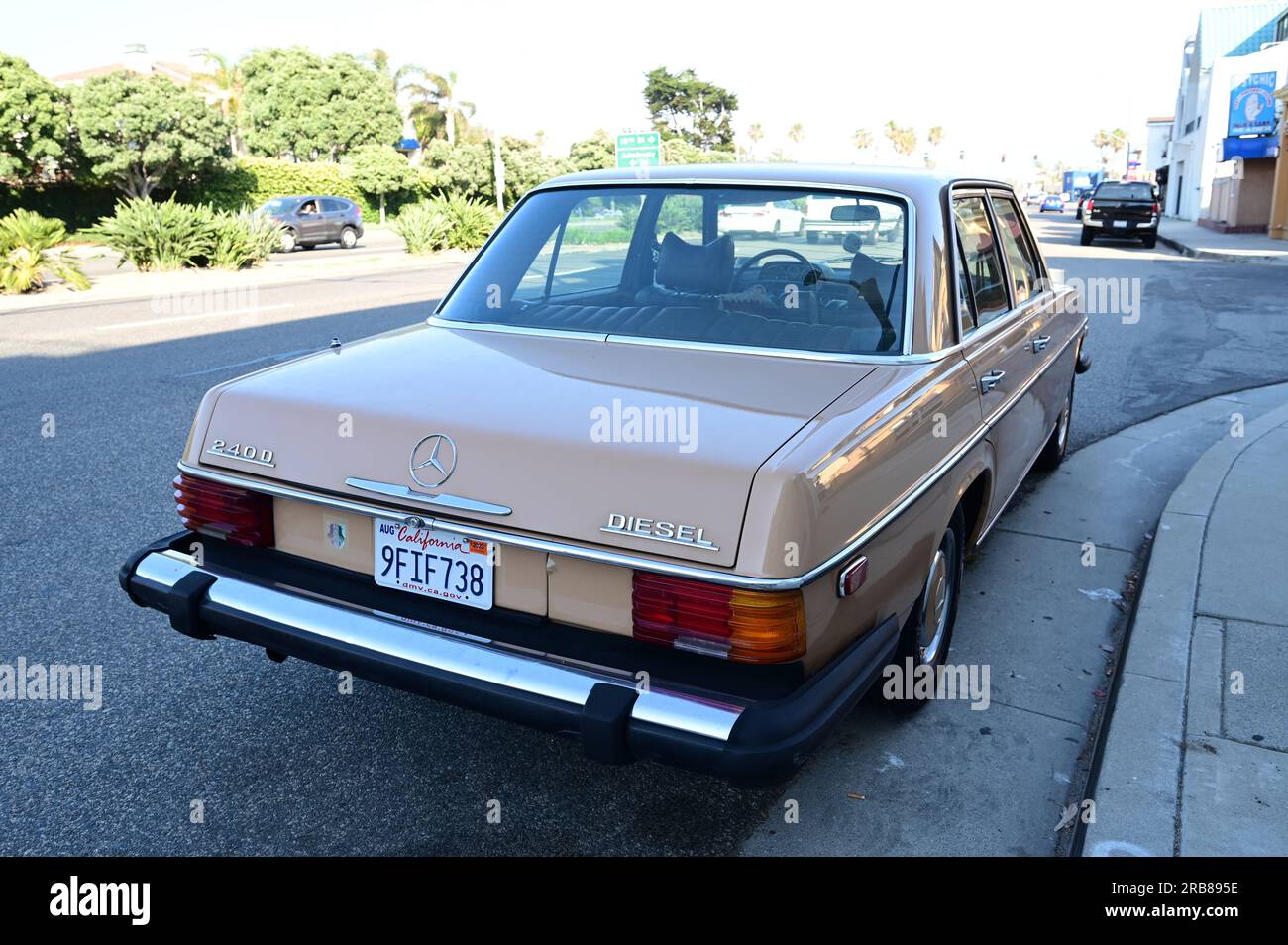 Mercedes 240 d Banque de photographies et d’images à haute résolution ...