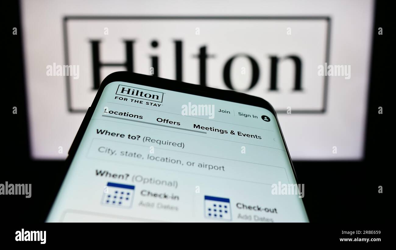 Téléphone mobile avec page Web de la société américaine Hilton ...