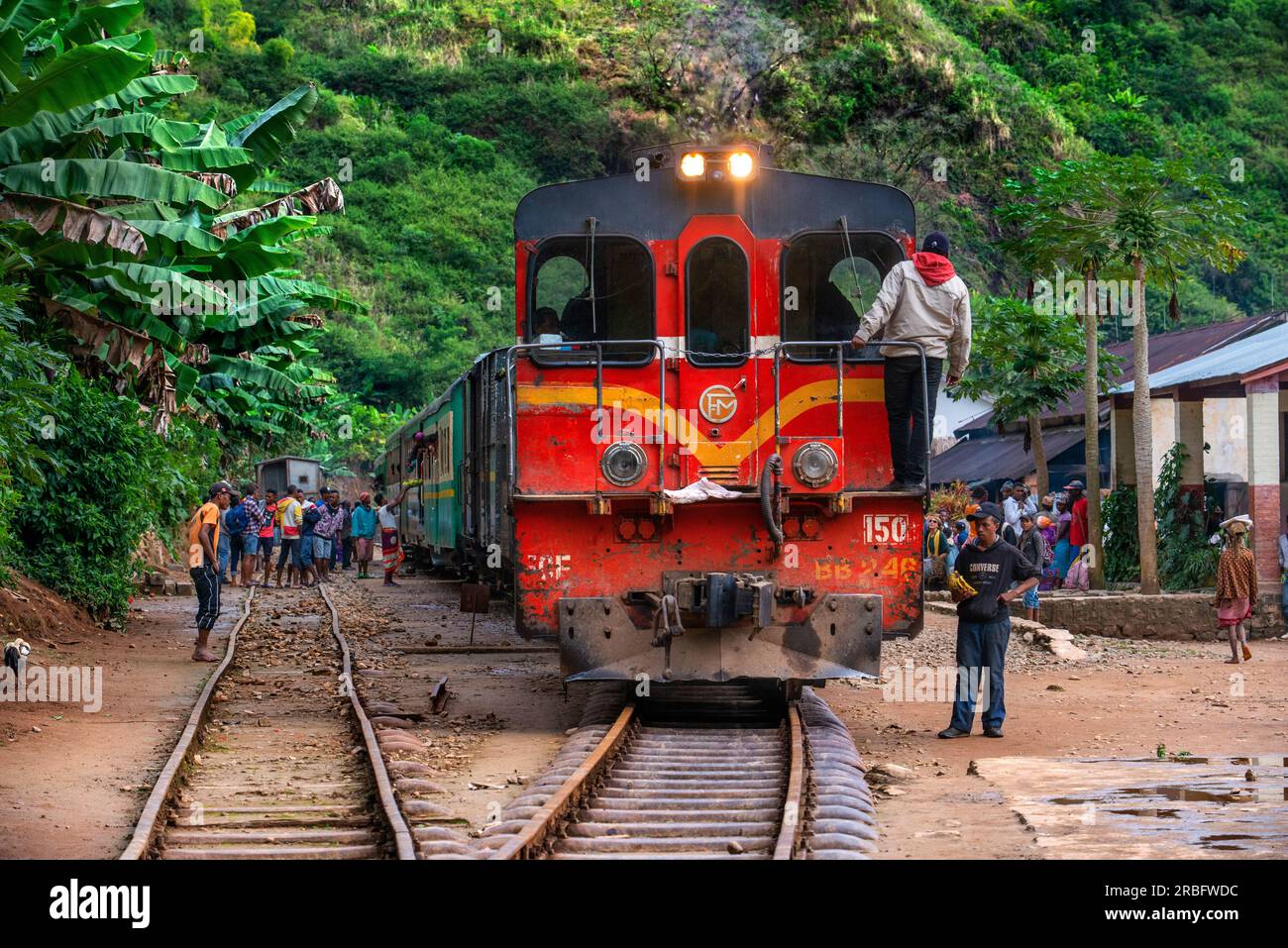 Vieux train sur la ligne de chemin de fer de Fianarantsoa à Manakara ...